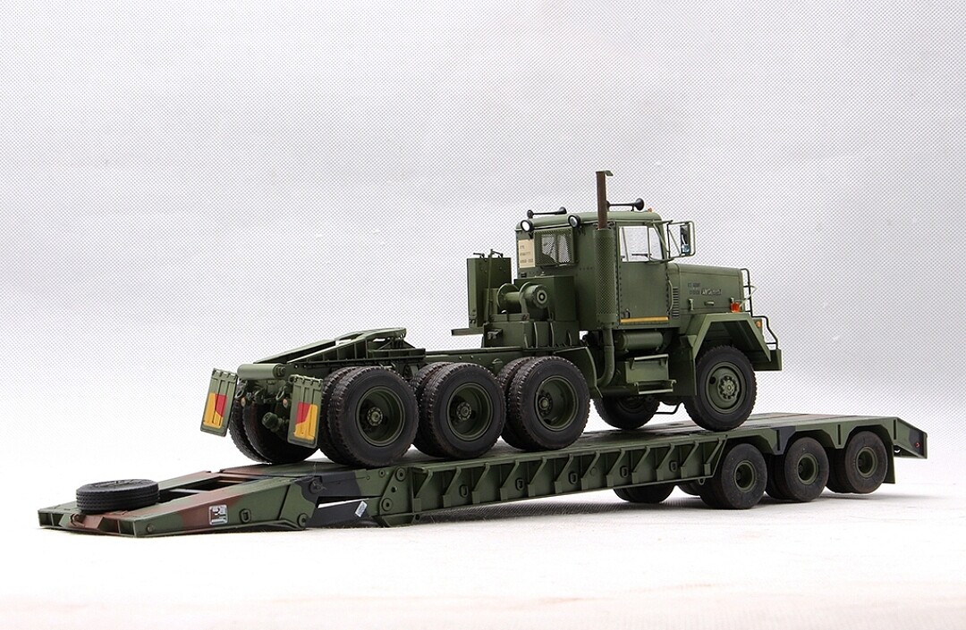 M920 Tractor Tow w/M870A1 Semi-Trailer Pictures