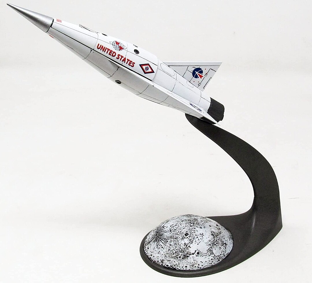 Moon Ship Spacecraft -- Science Fiction Plastic Model Kit -- 1/96 Scale ...