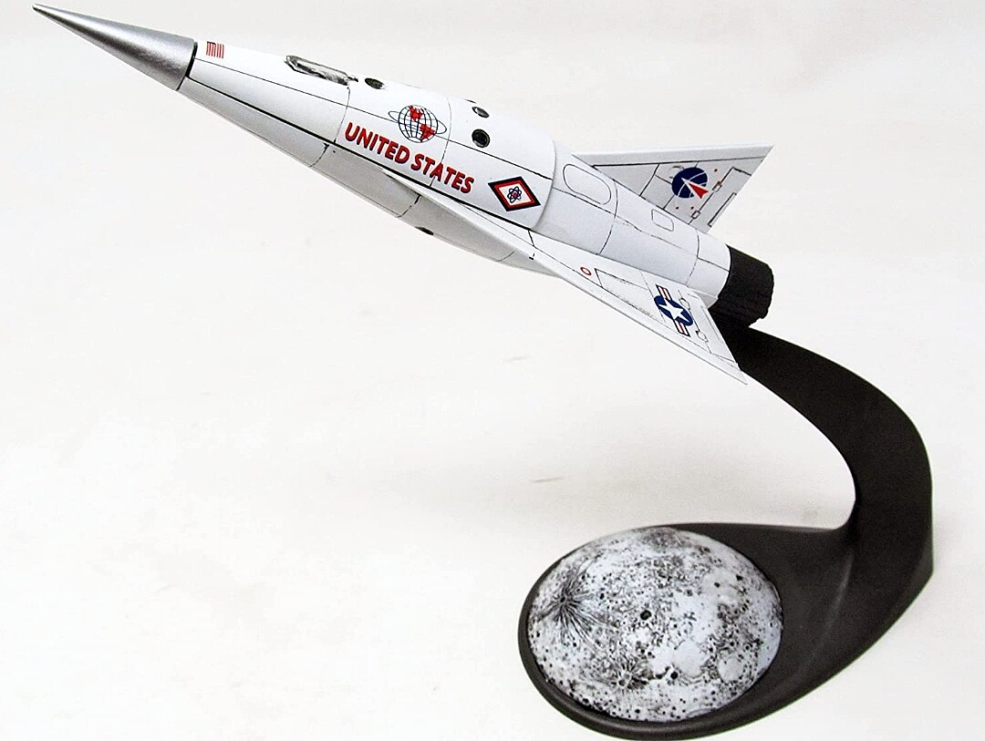 Moon Ship Spacecraft -- Science Fiction Plastic Model Kit -- 1/96 Scale ...