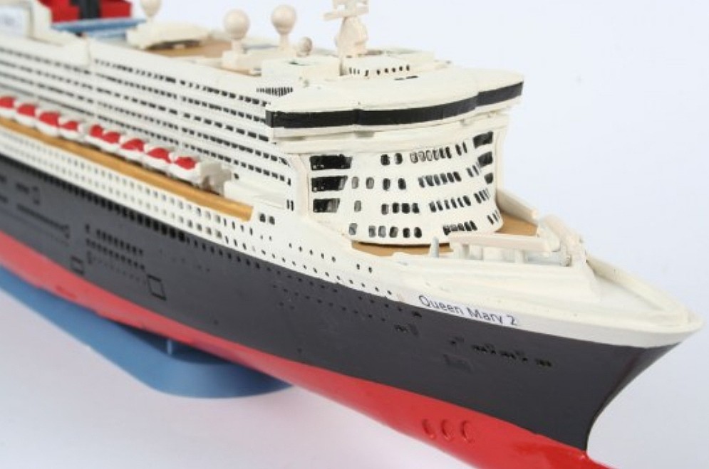 Queen Mary II Ocean Liner -- Plastic Model Ship Kit -- 1/1200 Scale ...