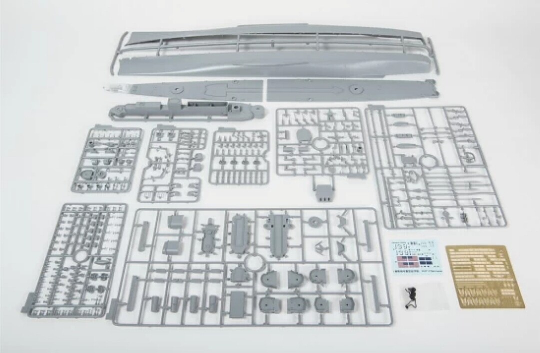 USS Salem CA139 Heavy Cruiser -- Plastic Model Military Ship Kit -- 1/ ...