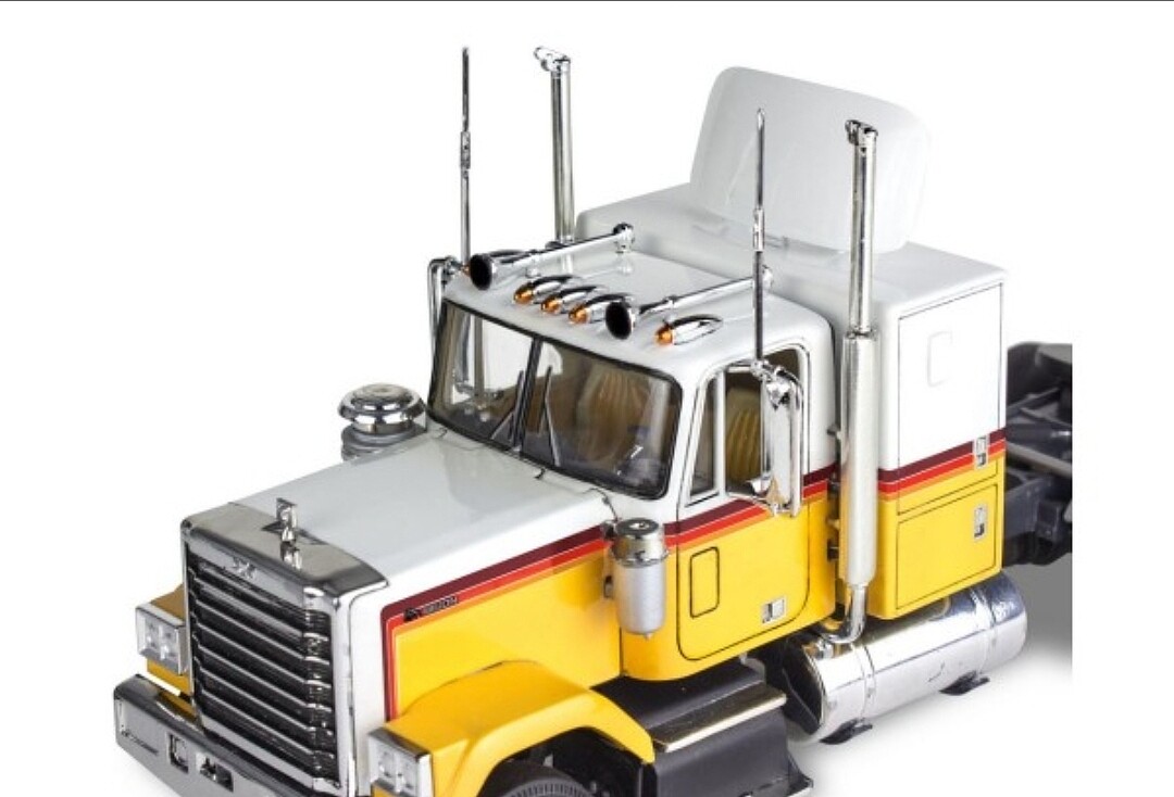 Chevy Bison Semi Truck w/ Sleeper Pictures