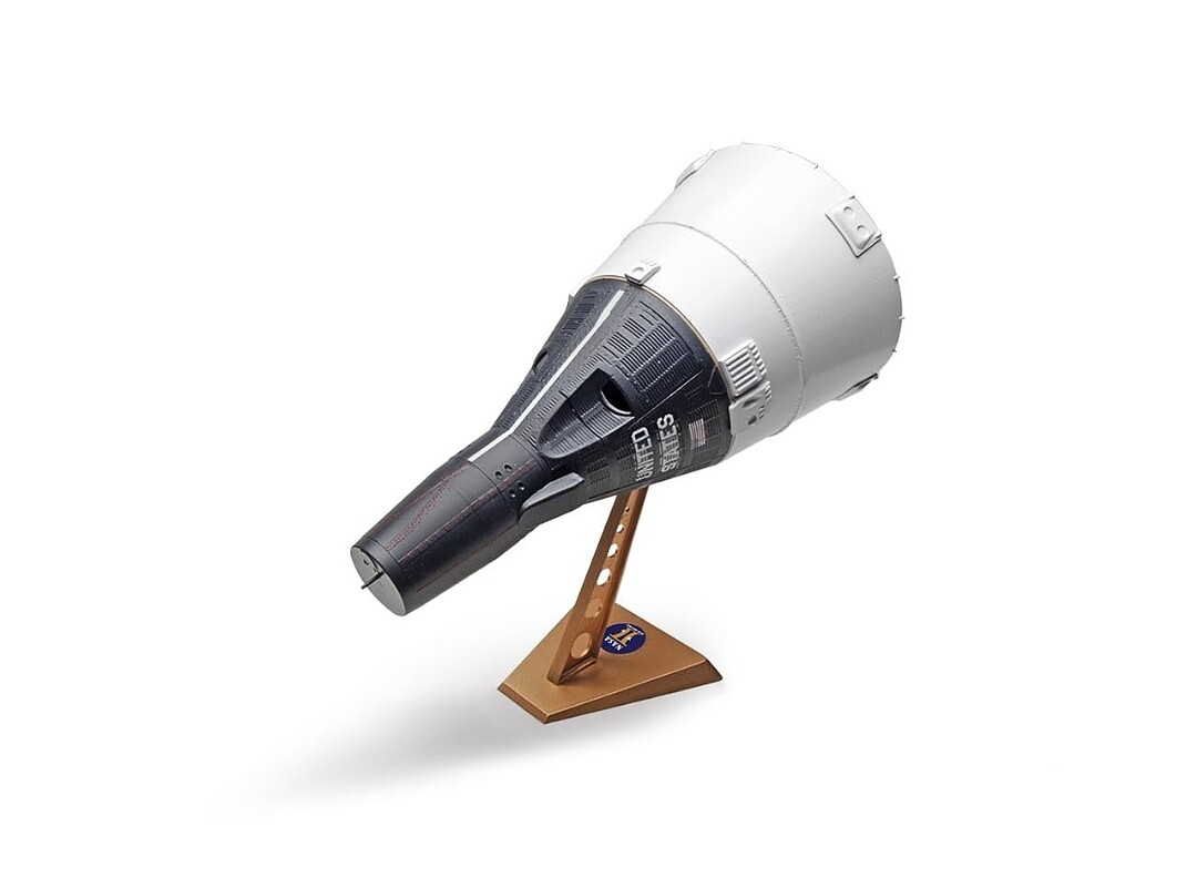 Gemini Space Capsule 60th Anniversary Edition -- Plastic Model Kit -- 1 ...