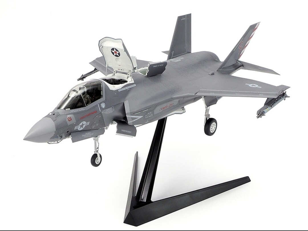 F35B Lightning II Fighter -- Plastic Model Airplane Kit -- 1/48 Scale ...