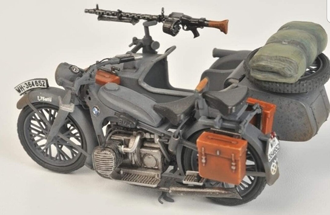 German R12 Motorcycle w/Sidecar & 3 Crew -- Plastic Model Motorcycle ...