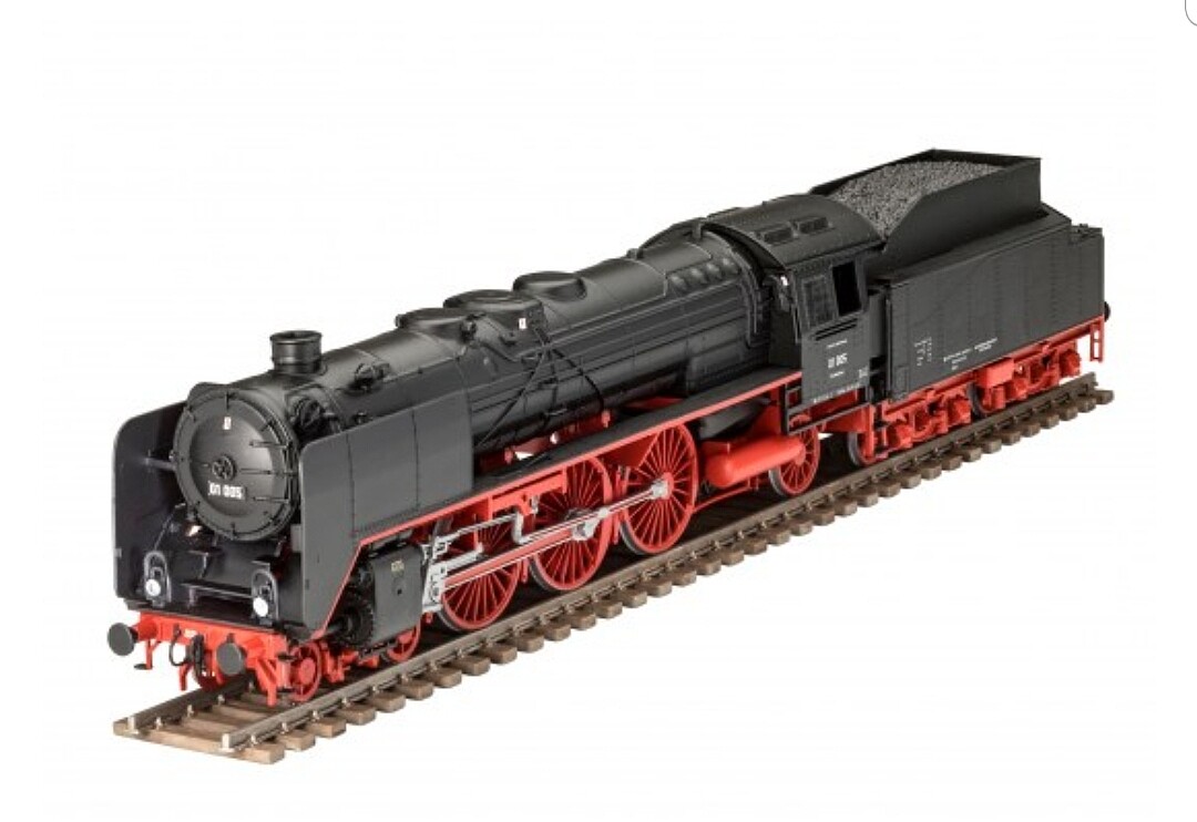 BR01 Express Locomotive w/T32 Tender -- Plastic Model Steam Locomotive ...