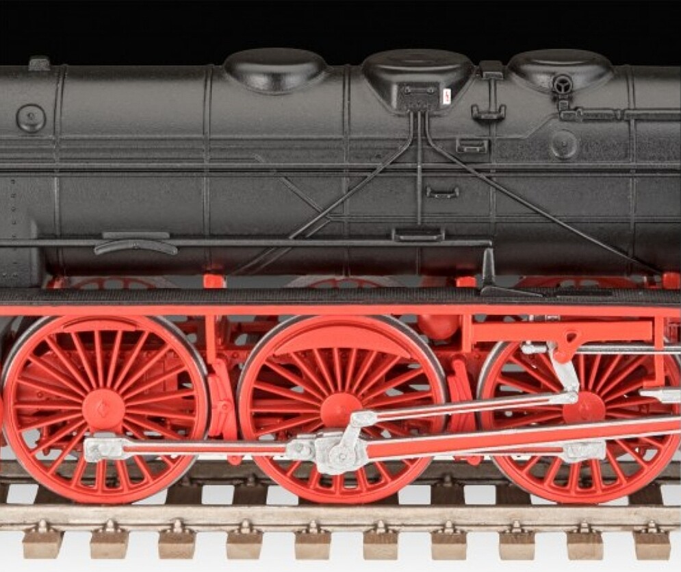 BR01 Express Locomotive w/T32 Tender -- Plastic Model Steam Locomotive ...