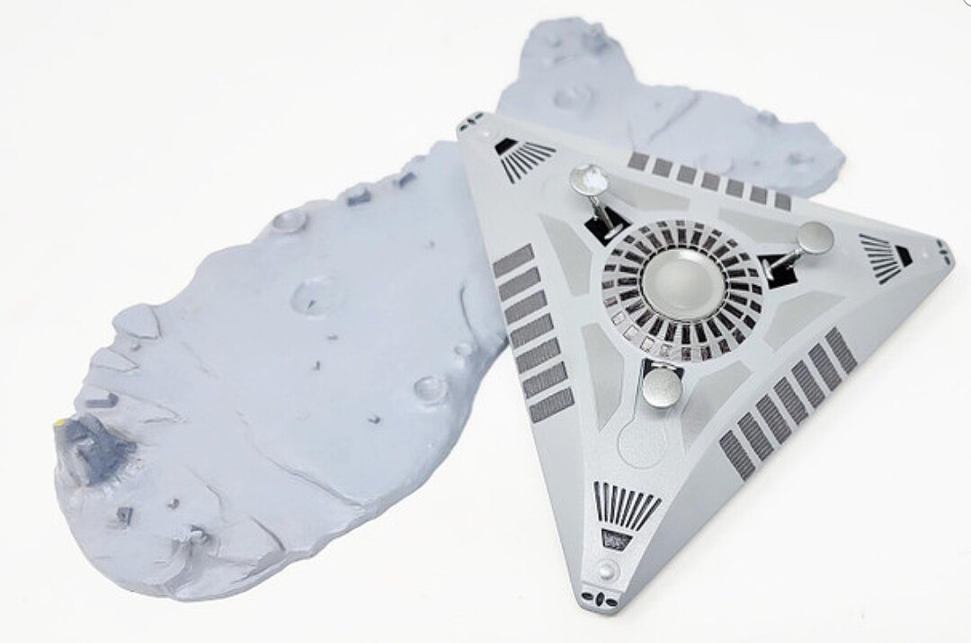 TR-3 Triangular UFO -- Plastic Model Space Craft Kit -- 1/72 Scale -- # ...