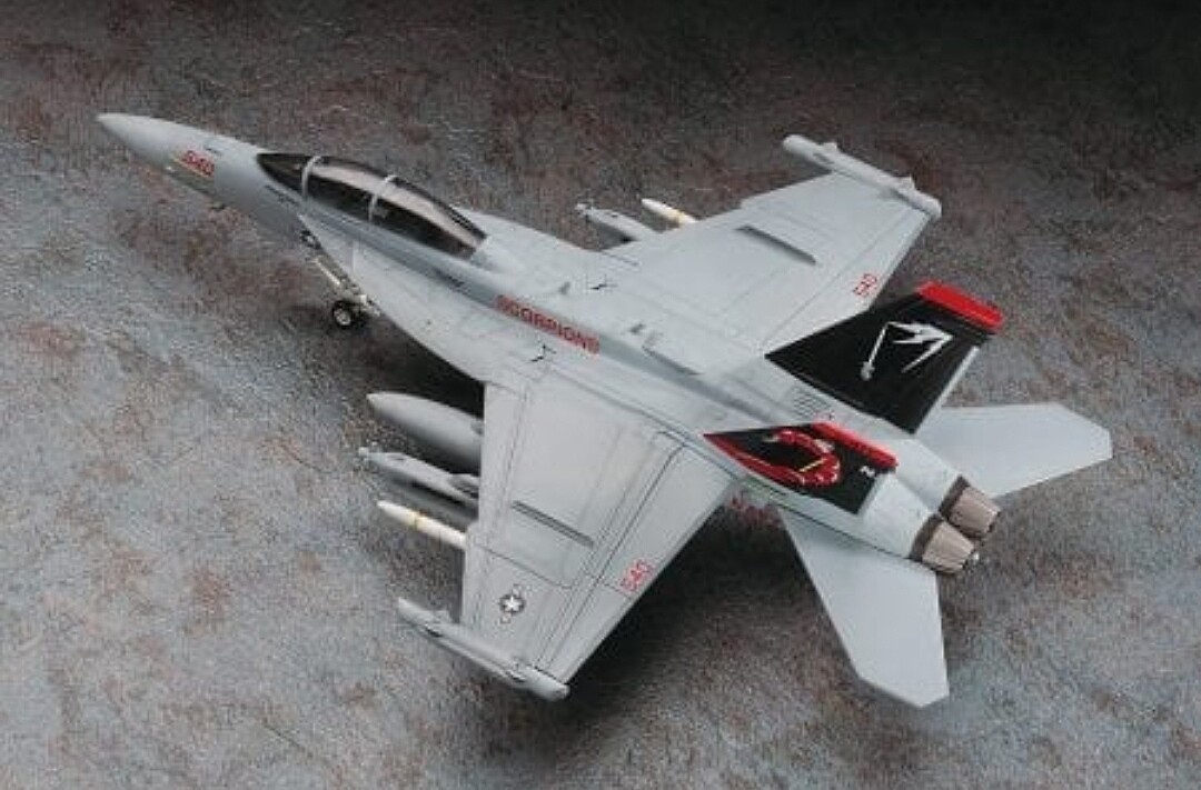 EA-18G Growler -- Plastic Model Airplane Kit -- 1/72 Scale -- #01568 ...