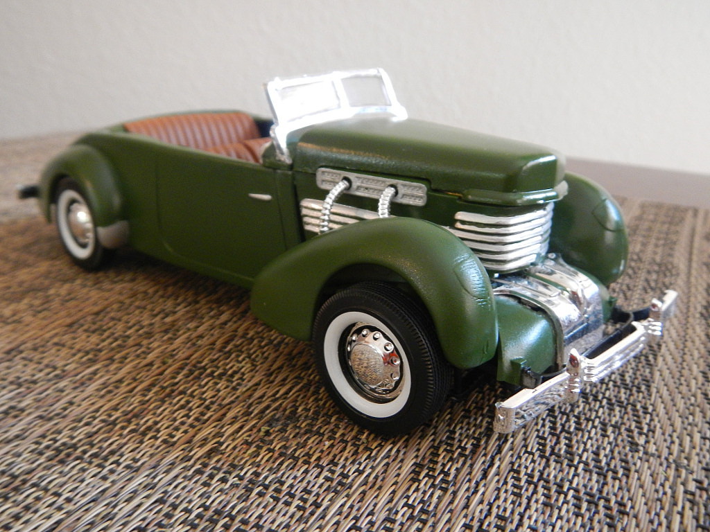 1937 Cord Convertible Vehicle -- Plastic Model Car Kit -- 1/25 Scale ...