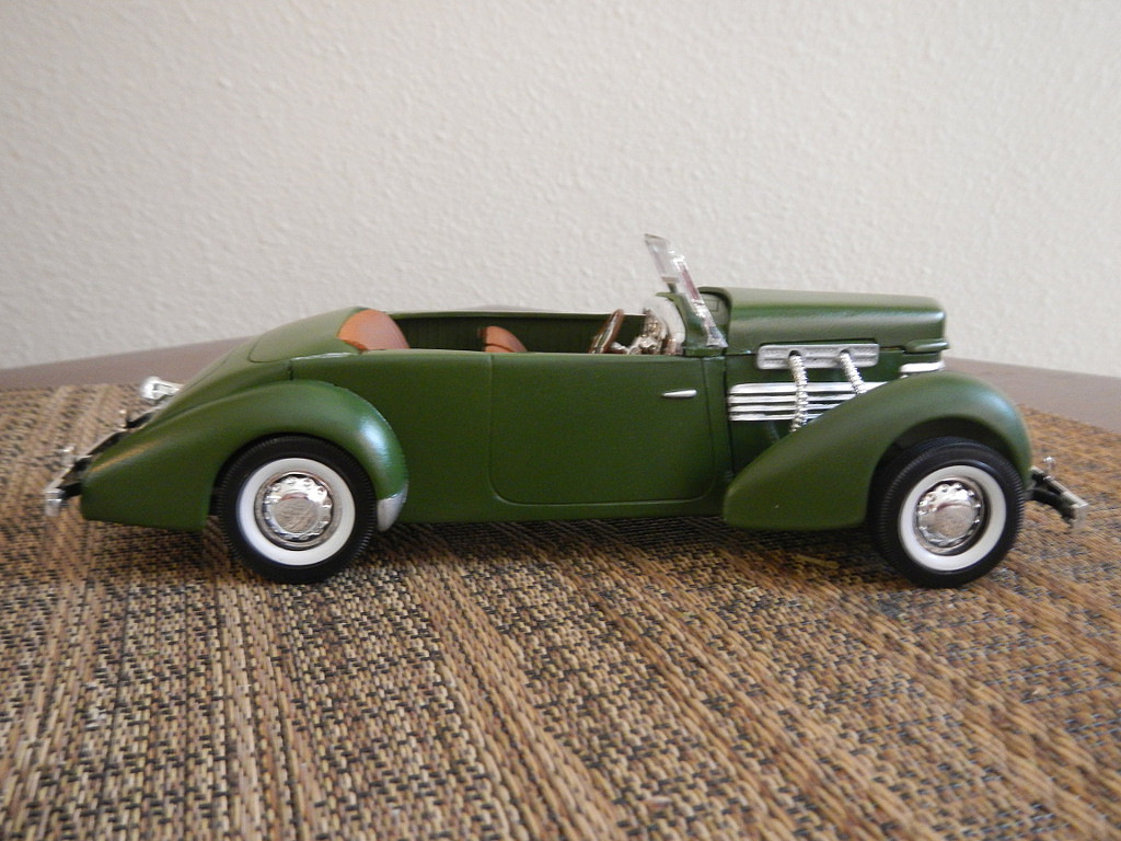 1937 Cord Convertible Vehicle -- Plastic Model Car Kit -- 1/25 Scale ...