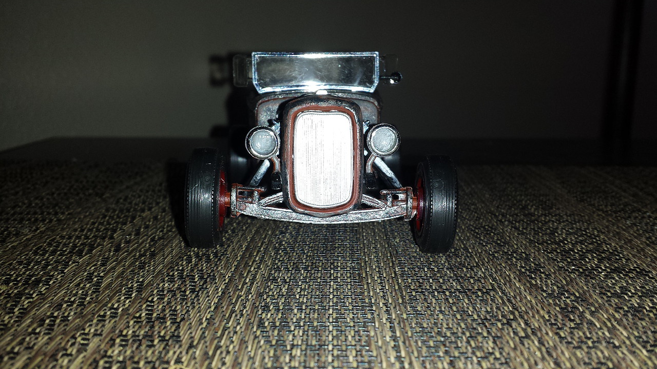 1932 Ford Roadster Rat Rod -- Plastic Model Car Kit -- 1/25 Scale ...