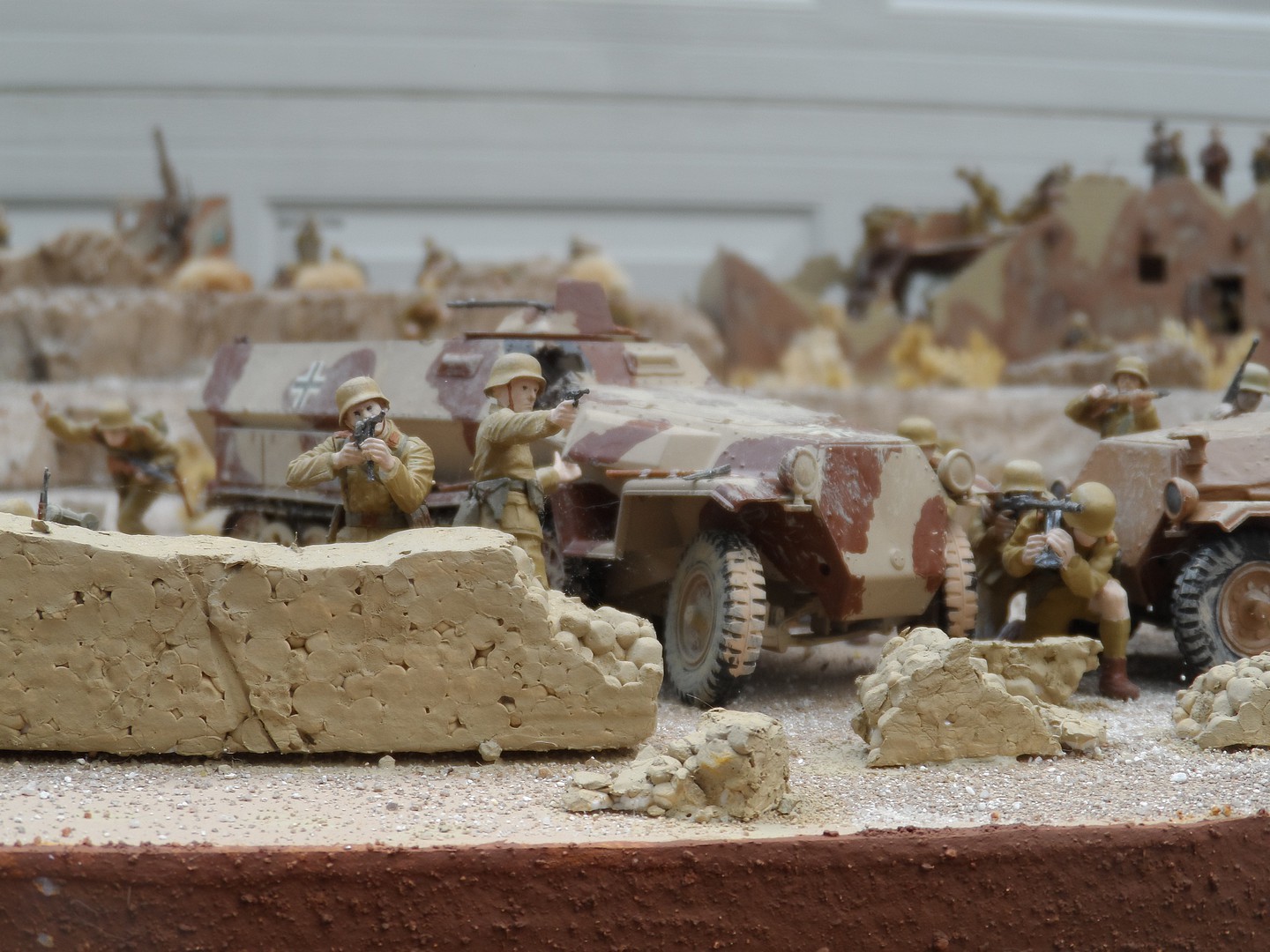 German Hanomag Sd.Kfz. 251/1 Halftrack -- Plastic Model Military ...