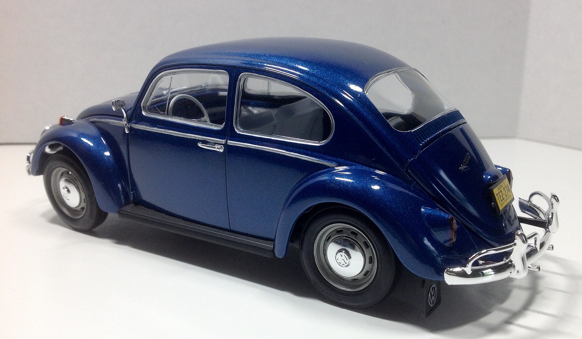 1966 Volkswagen Beetle VW BUG -- Plastic Model Car Kit -- 1/24 Scale ...