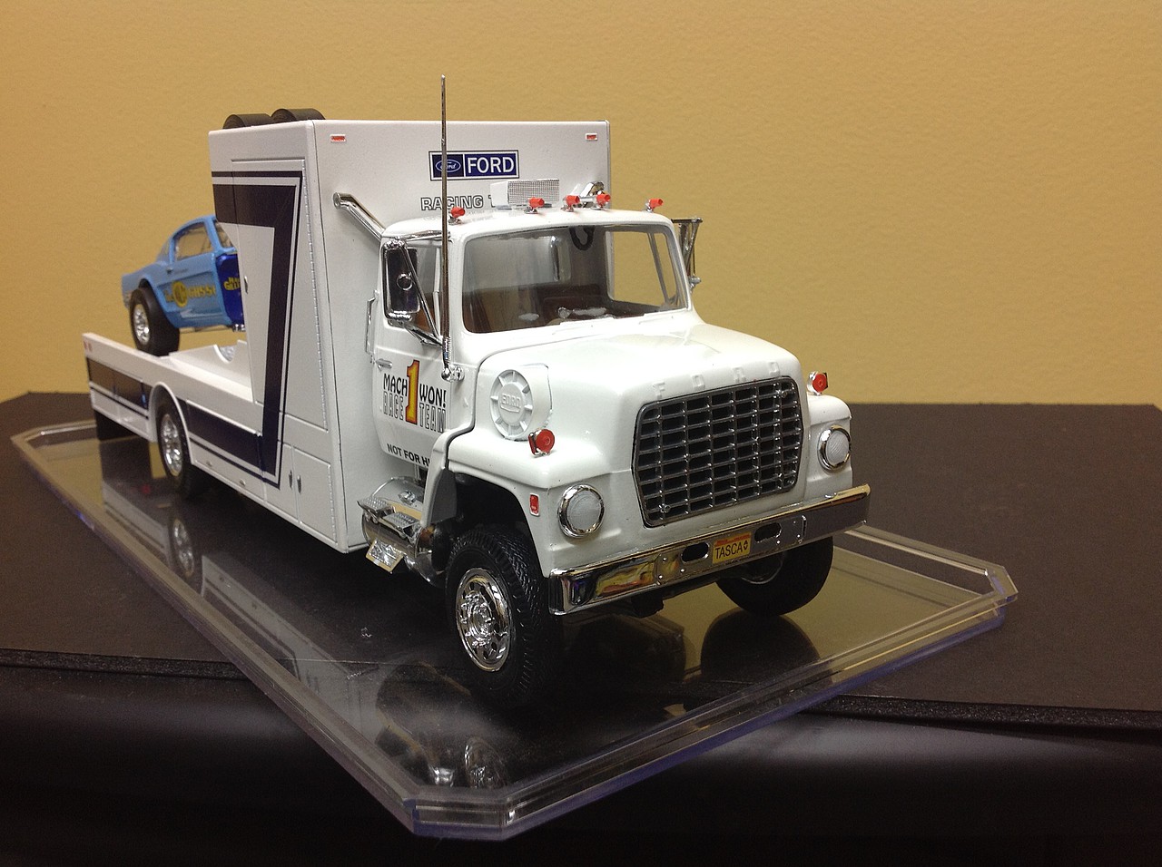 Ford LN 8000 Race Car Hauler -- Plastic Model Truck Kit -- 1/25 Scale ...