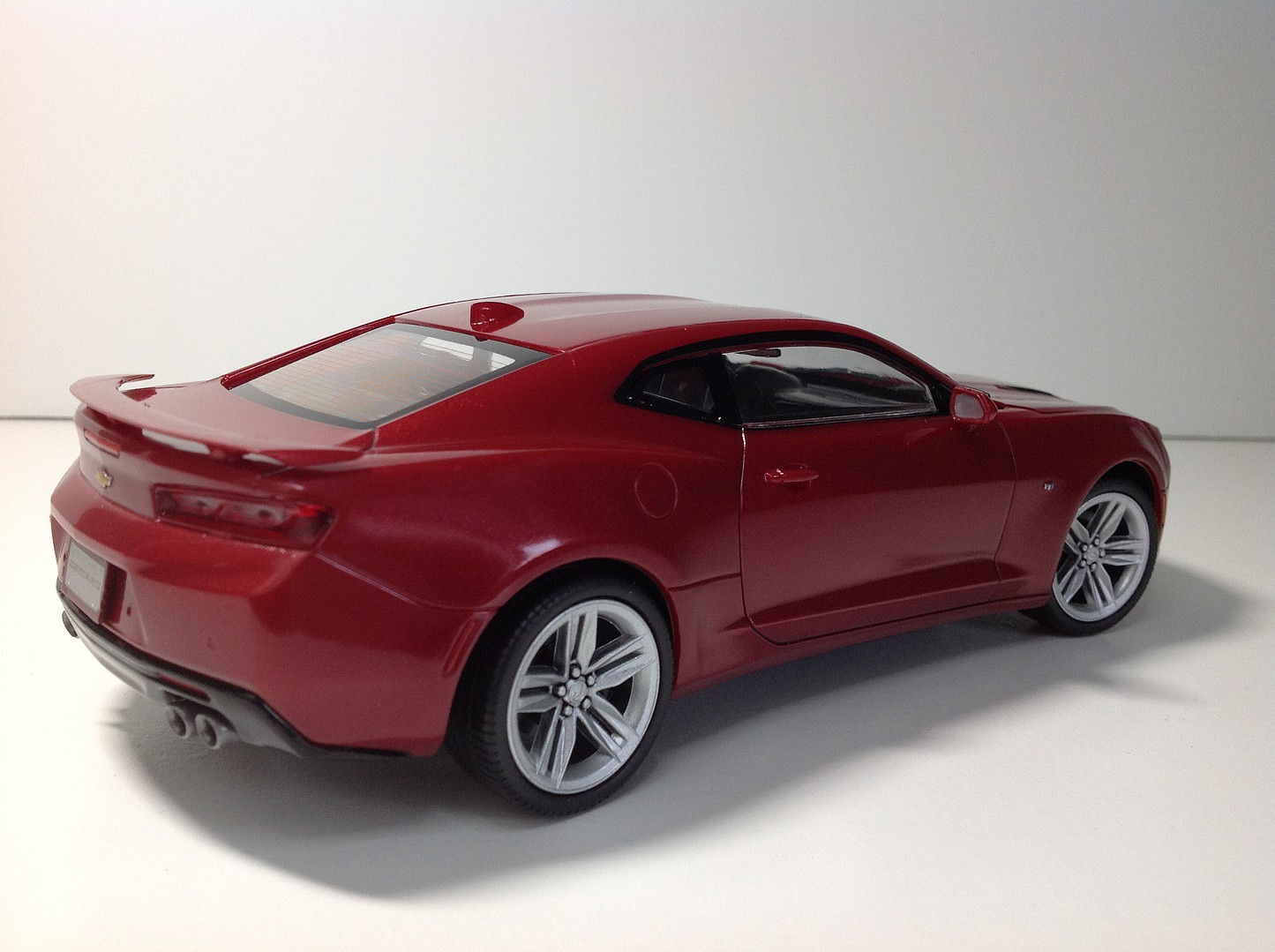 2016 Chevy Camaro SS (Pre-Painted) -- Plastic Model Car Kit -- 1/25 ...