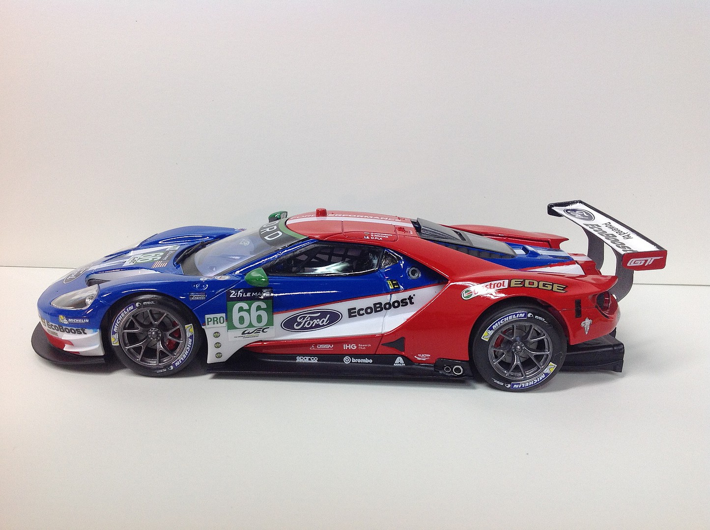 Ford GT LeMans 2017 Race Car -- Plastic Model Car Kit -- 1/24 Scale ...