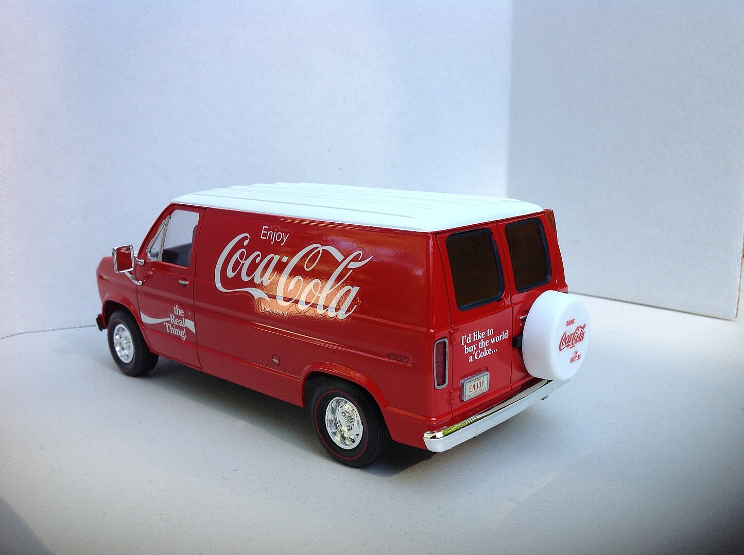 1977 Ford Van w/Coca-Cola Machine -- Plastic Model Car Vehicle Kit -- 1 ...