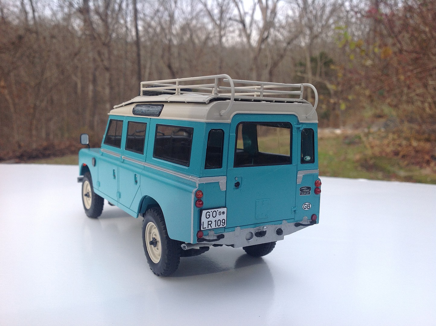 Land Rover Series III LWB Wagon w/Roof Rack -- Plastic Model Car Kit ...
