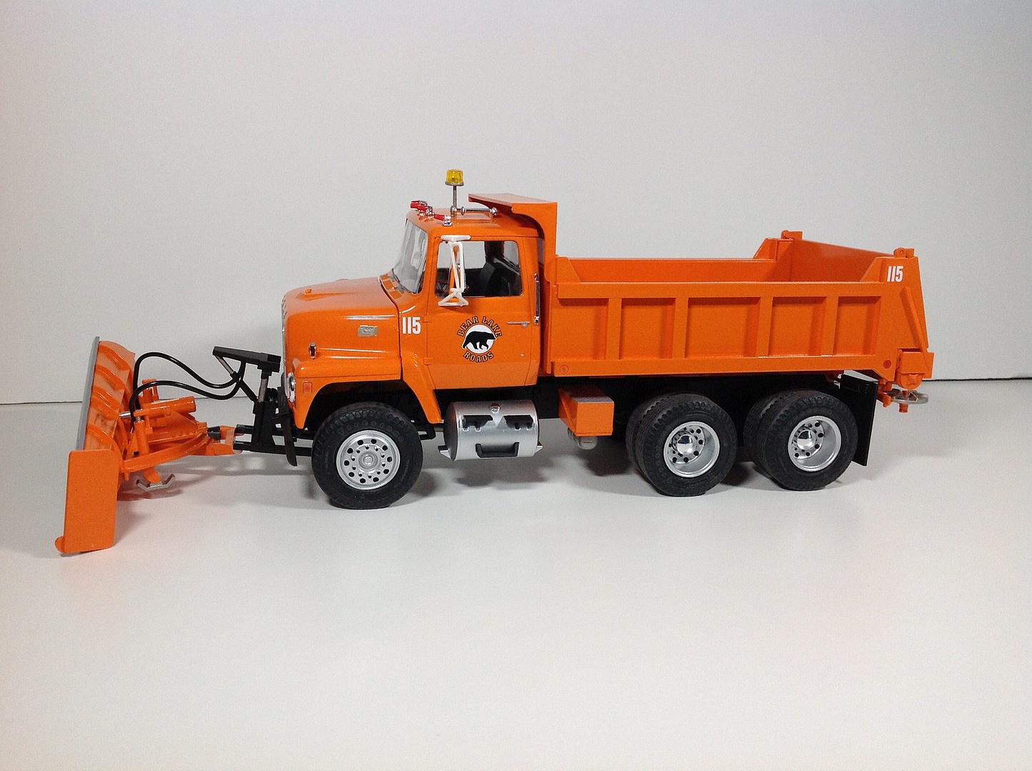 Gallery Pictures AMT Ford LNT 8000 Snow Plow Plastic Model Truck