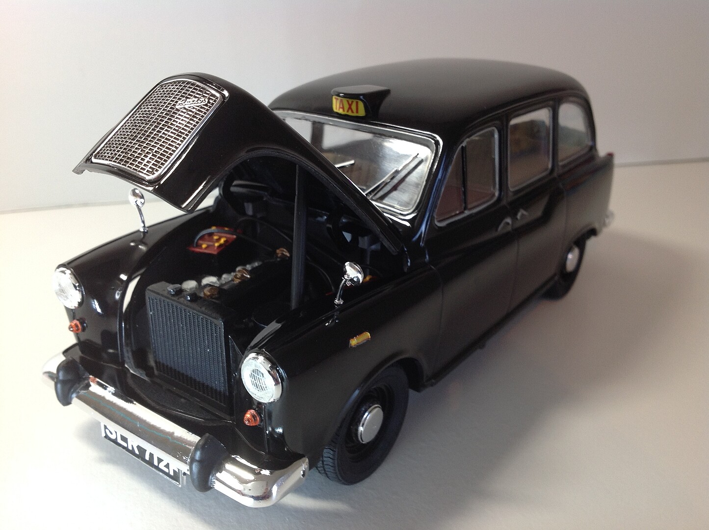 1968 FX4 London Black Taxi Cab -- Plastic Model Car Vehicle Kit -- 1/24 Scale -- #59678 pictures ...