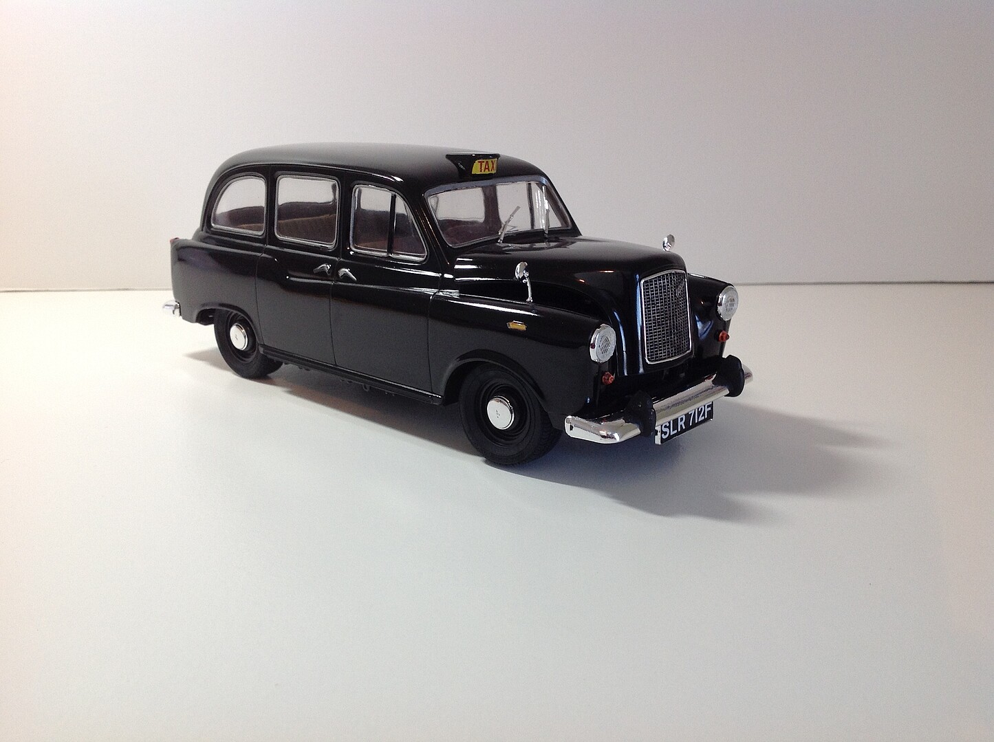 1968 FX4 London Black Taxi Cab -- Plastic Model Car Vehicle Kit -- 1/24 ...