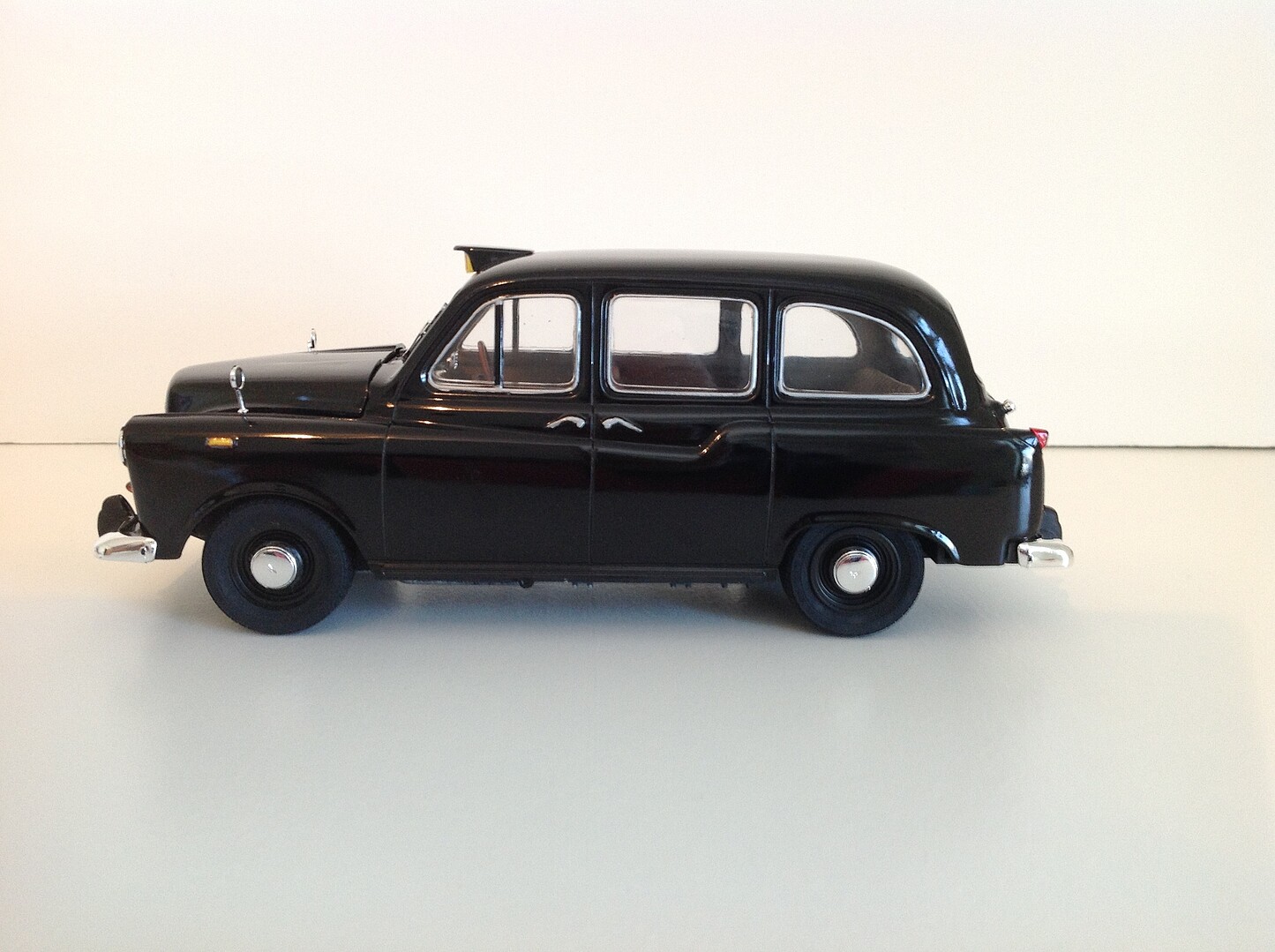 1968 FX4 London Black Taxi Cab -- Plastic Model Car Vehicle Kit -- 1/24 ...
