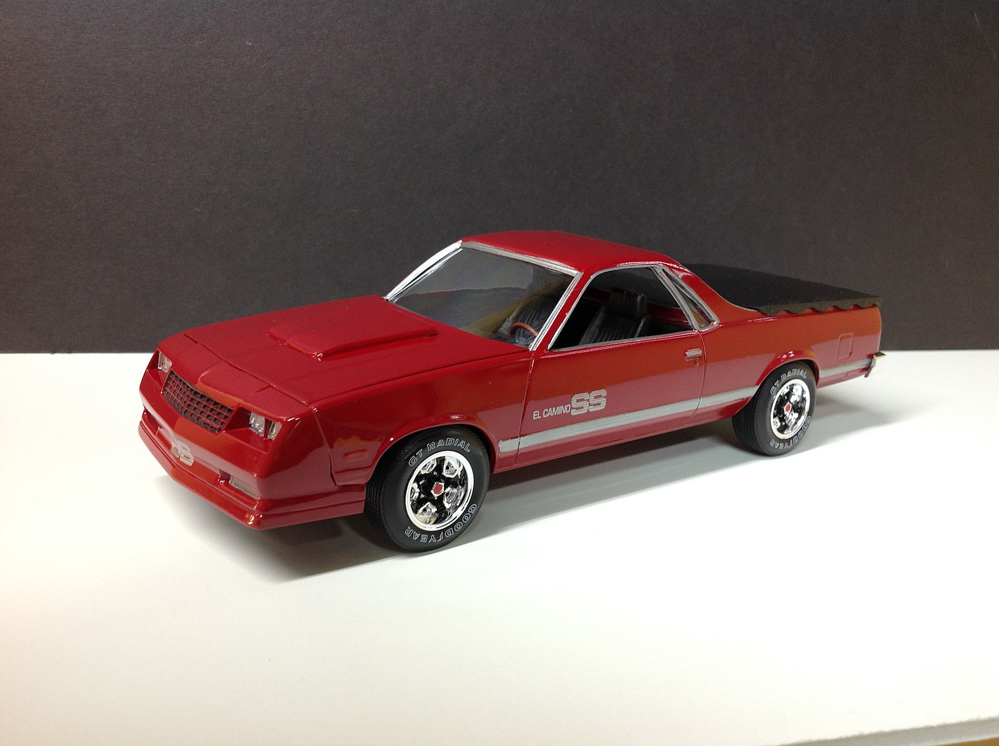 Model Master Spray Flame Red 3 oz -- Hobby and Model Lacquer Paint ...