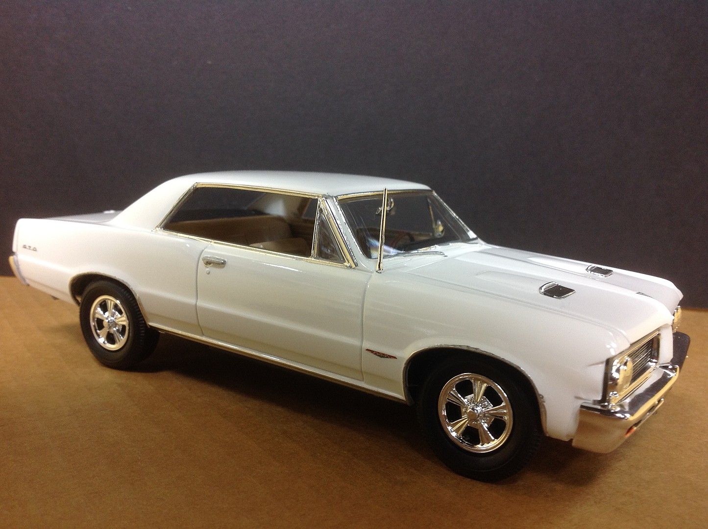 Model Master Spray Classic White 3 oz -- Hobby and Model Lacquer Paint ...