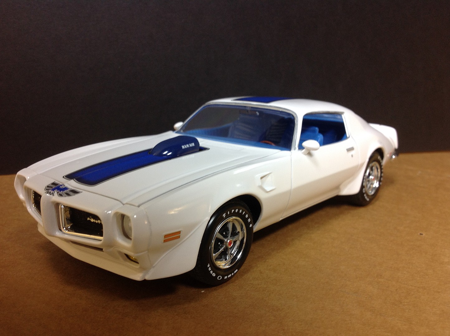 Model Master Spray Classic White 3 oz -- Hobby and Model Lacquer Paint ...