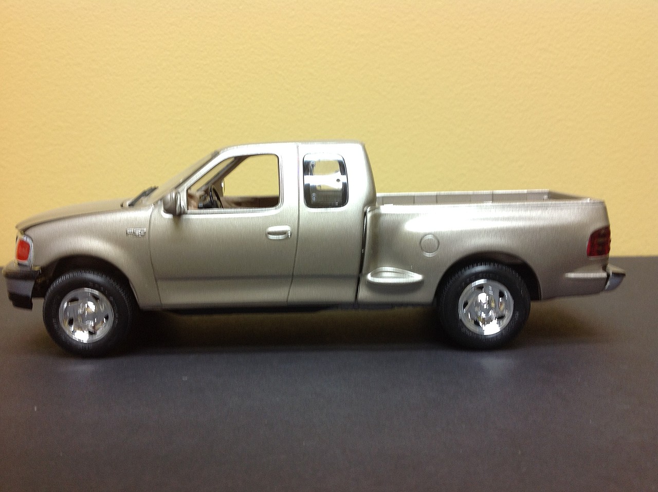 1997 Ford F150 XLT -- Plastic Model Truck Kit -- 1/25 Scale -- #857215 ...