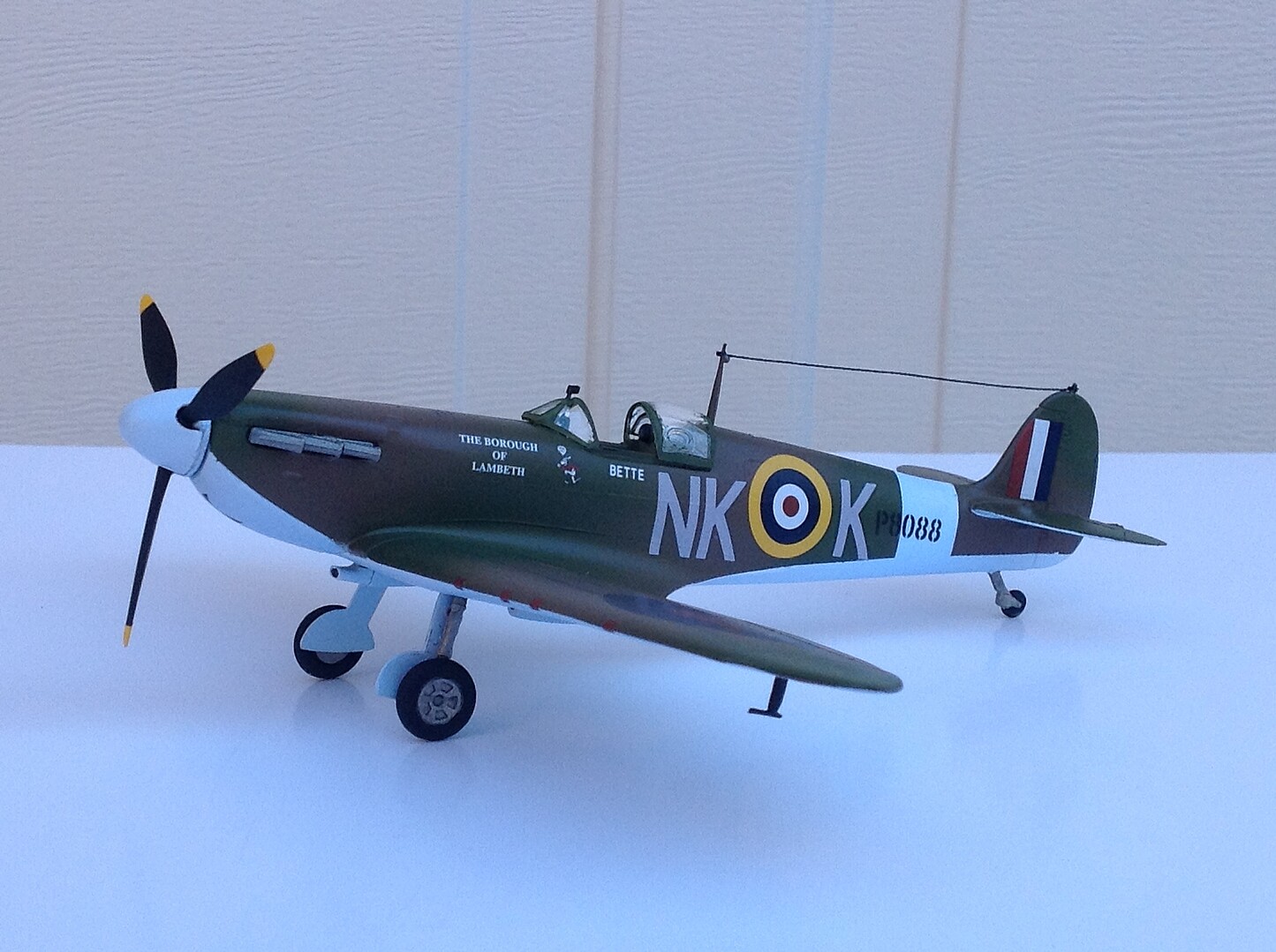 Spitfire Mk-II -- Plastic Model Airplane Kit -- 1/48 Scale -- #855239 pictures by kshoopman ...