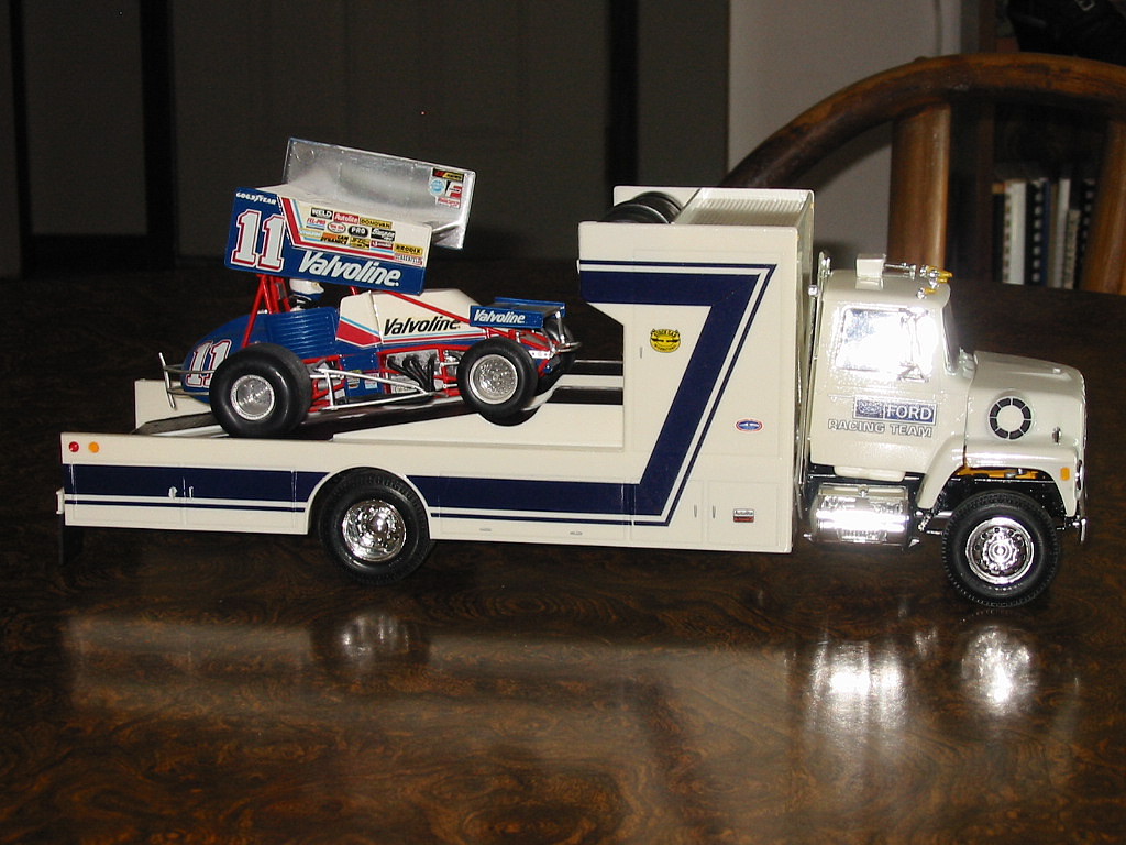 Ford LN 8000 Race Car Hauler -- Plastic Model Truck Kit -- 1/25 Scale ...