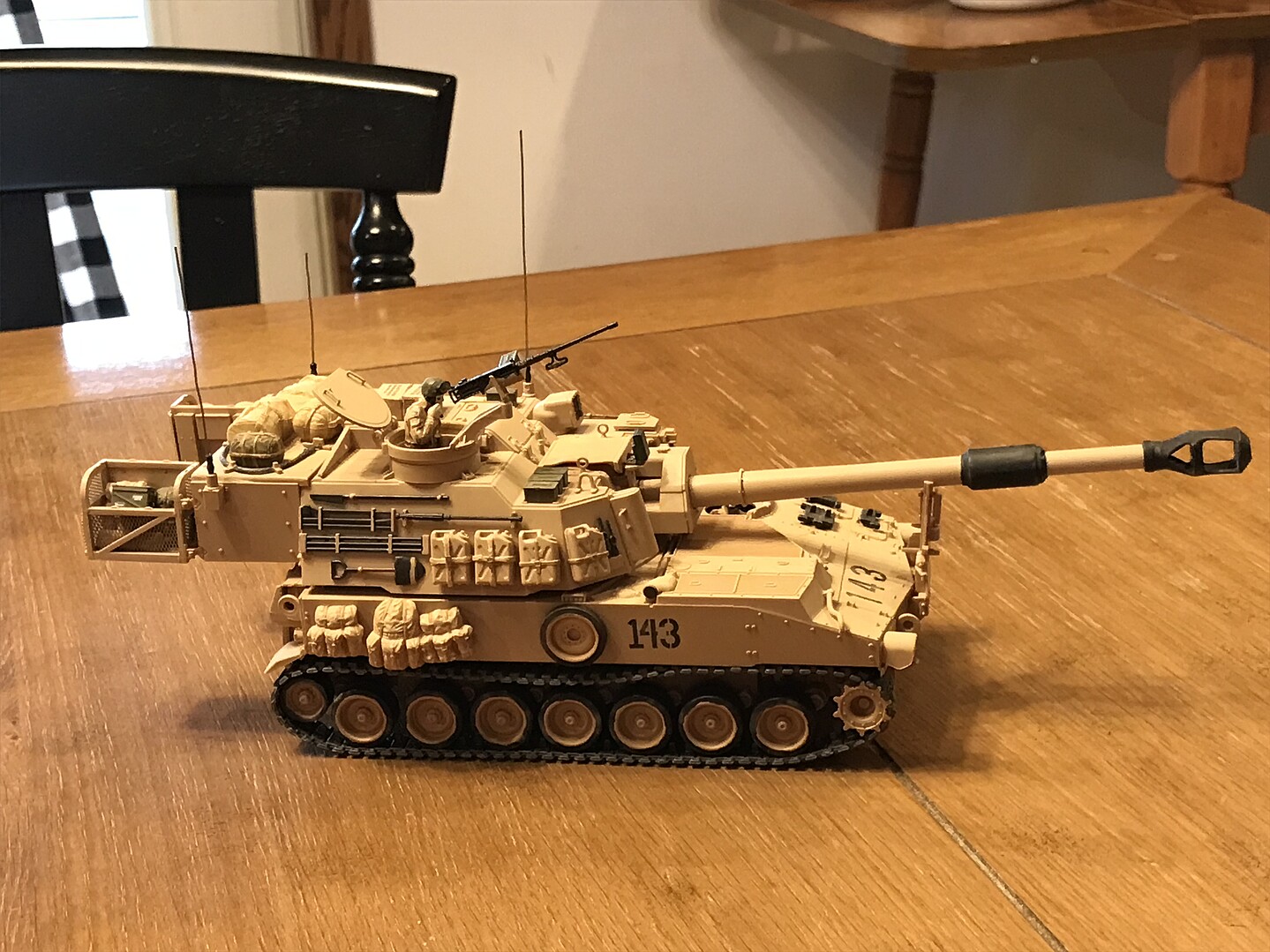 US Self-Propelled Howitzer M109A6 Paladin -- Plastic Model Military Vehicle Kit -- 1/35 ...