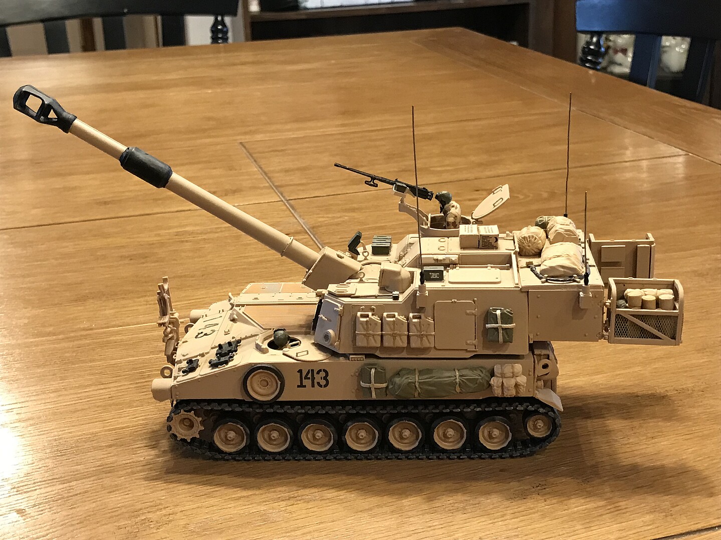 US Self-Propelled Howitzer M109A6 Paladin -- Plastic Model Military Vehicle Kit -- 1/35 ...