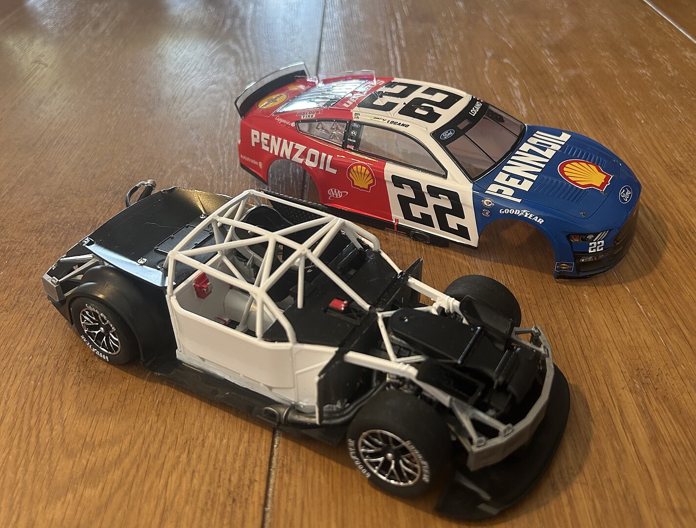 Joey Logano 2023 NASCAR Ford Mustang -- Plastic Model Race Car Kit -- 1 ...