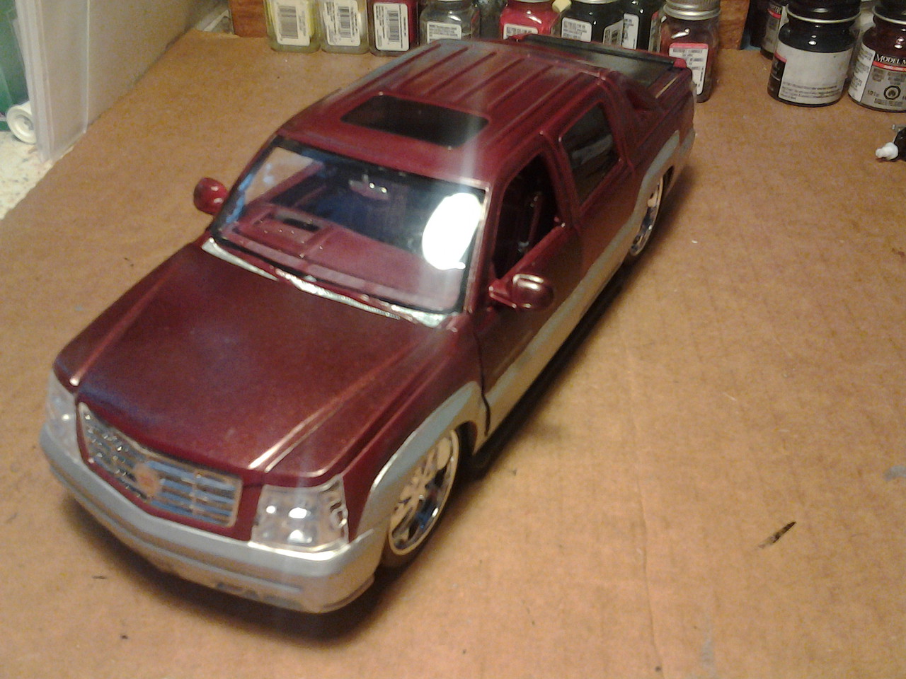 Cadillac Escalade EXT -- Plastic Model Car Kit -- 1/24 Scale -- #852092 ...