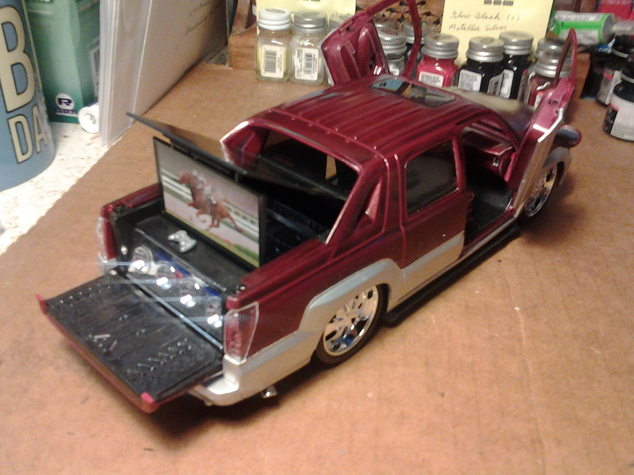 Cadillac Escalade EXT -- Plastic Model Car Kit -- 1/24 Scale -- #852092 ...