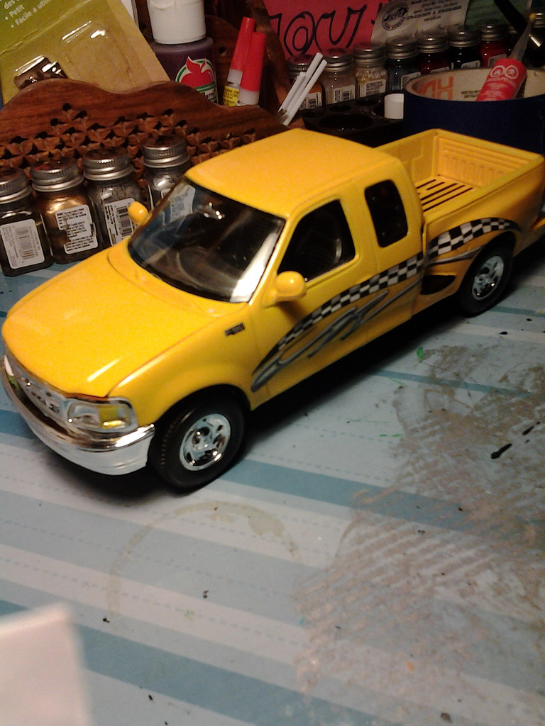 1997 Ford F150 XLT -- Plastic Model Truck Kit -- 1/25 Scale -- #857215 ...