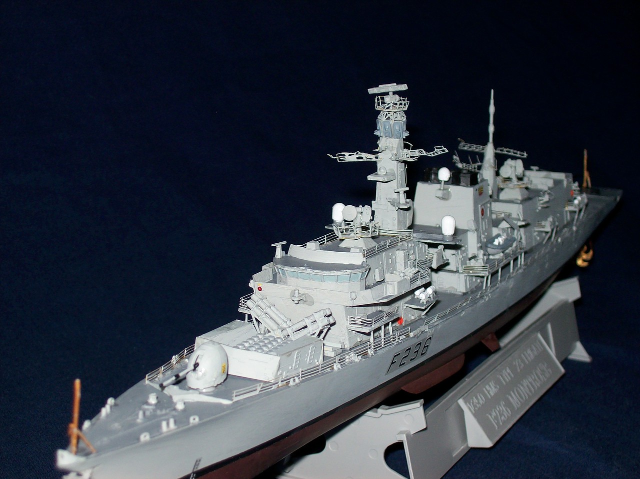 HMS Montrose F-236 Type 23 Frigate -- Plastic Model Military Ship -- 1/ ...