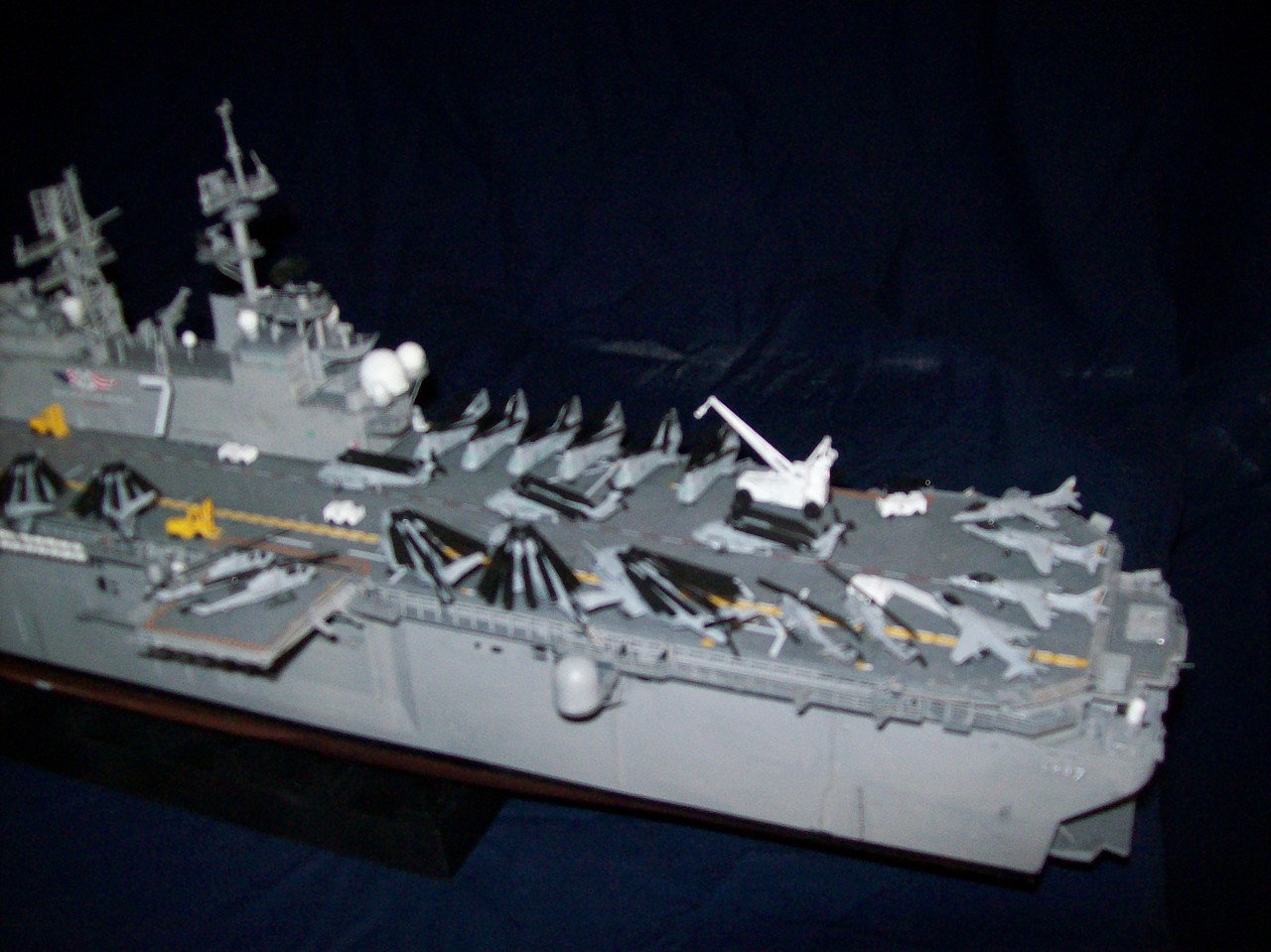 USS Iwo Jima LHD-7 Amphibious Assault Ship -- Plastic Model Military ...