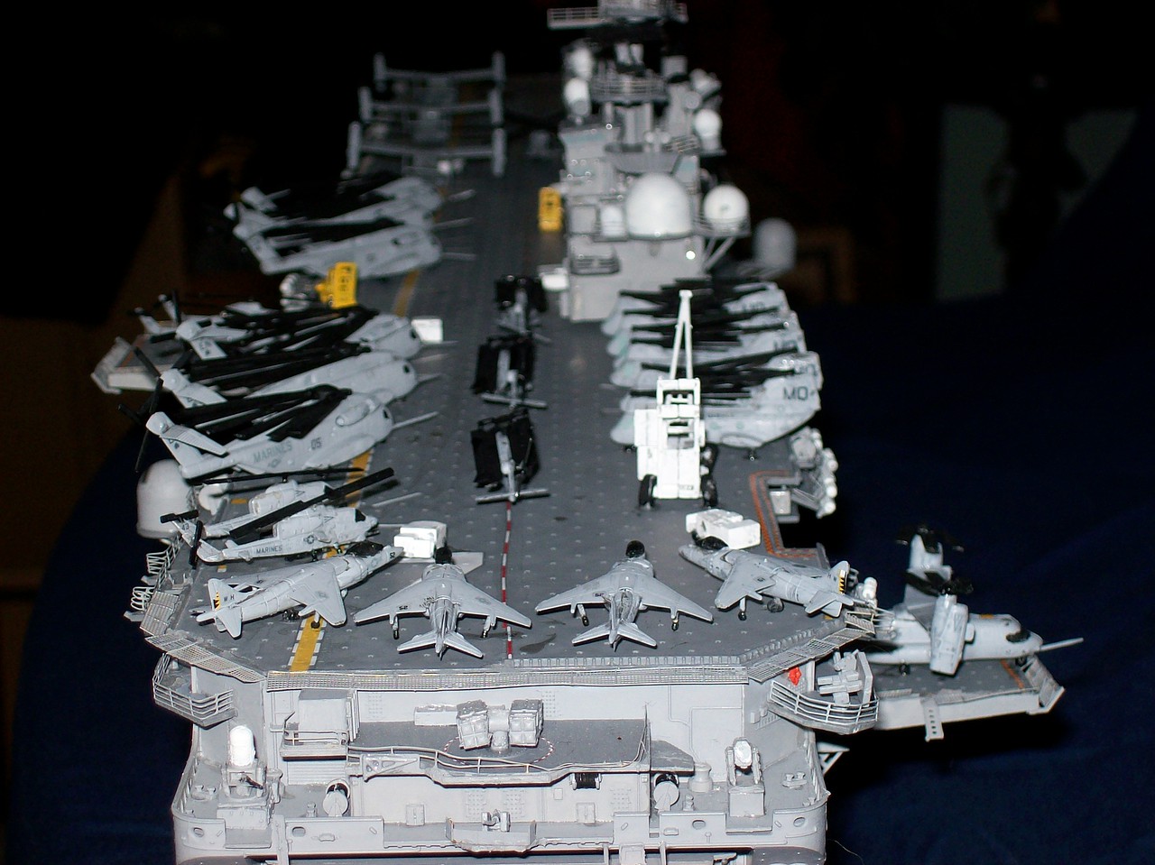 USS Iwo Jima LHD-7 Amphibious Assault Ship -- Plastic Model Military ...