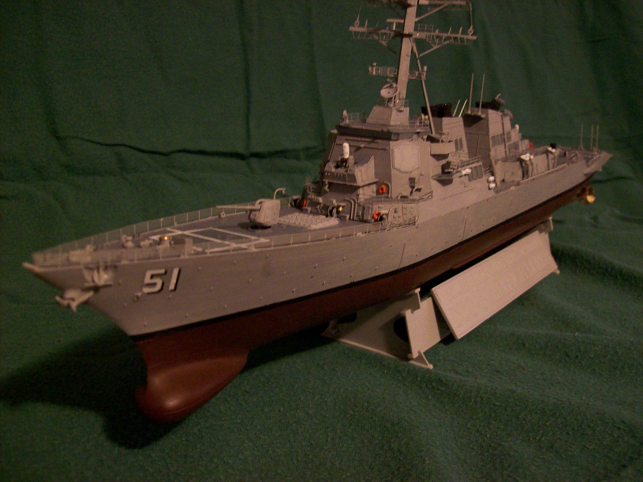 USS Arleigh Burke DDG51 Guided Missile Destroyer -- Plastic Model Kit ...