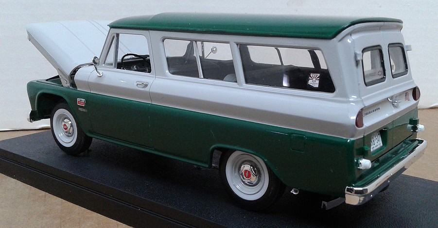 1966 Chevy Suburban -- Plastic Model Car Kit -- 1/25 Scale -- #854409 ...