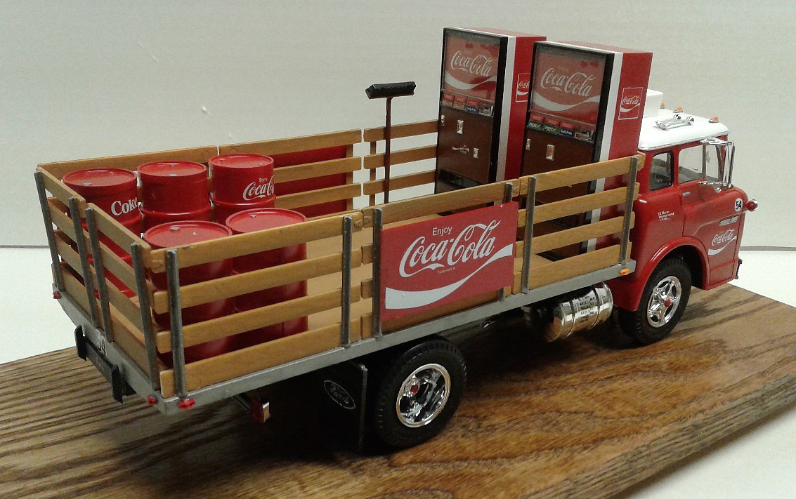 Ford Stake Bed/Coke Machine -- Plastic Model Truck Kit -- 1/25 Scale ...