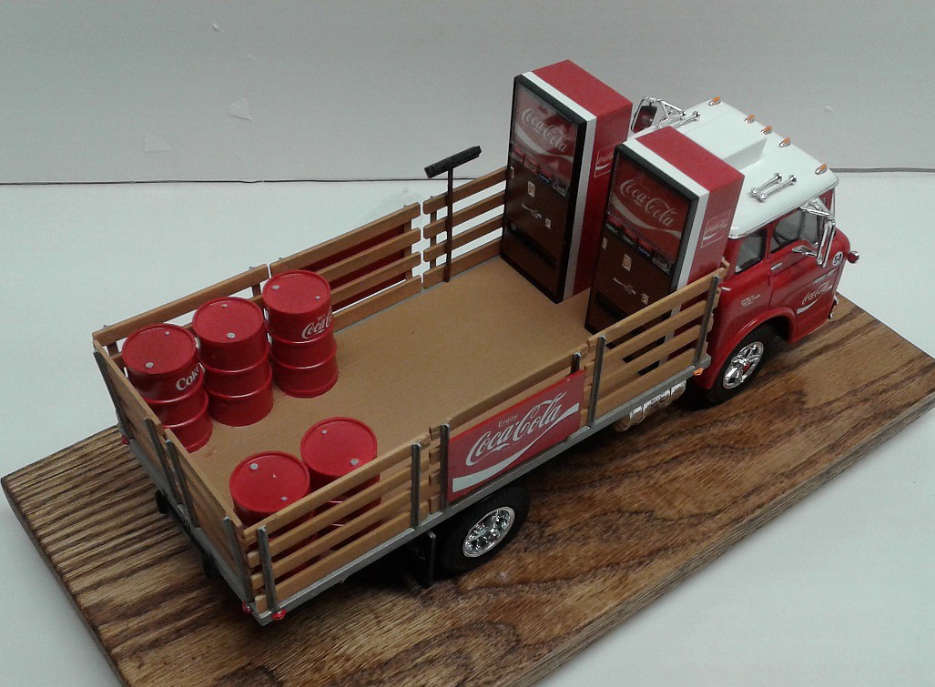 Ford Stake Bed/Coke Machine -- Plastic Model Truck Kit -- 1/25 Scale ...