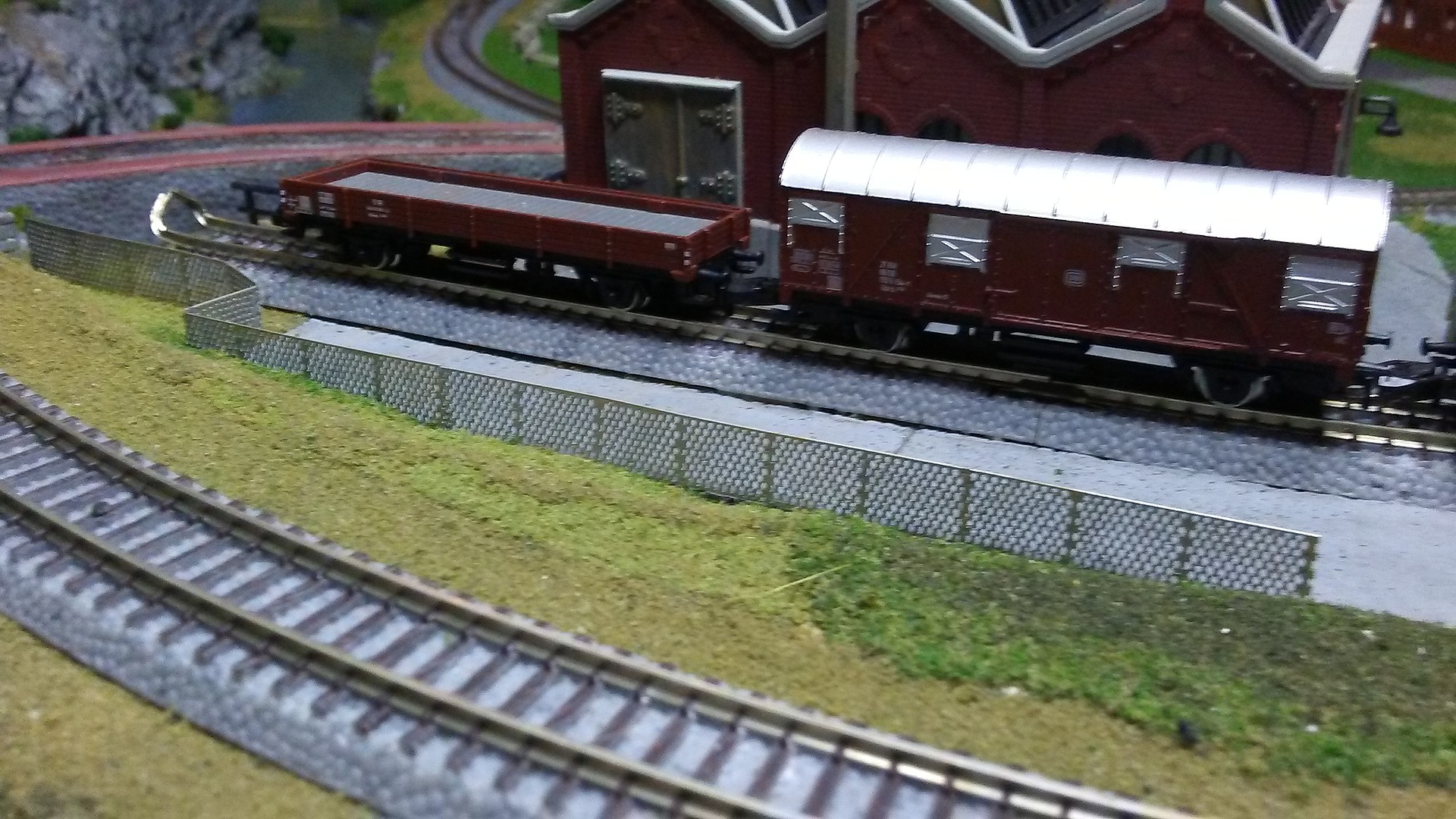 Chain Link Fence 750' - Z-Scale pictures by johnnnykaye