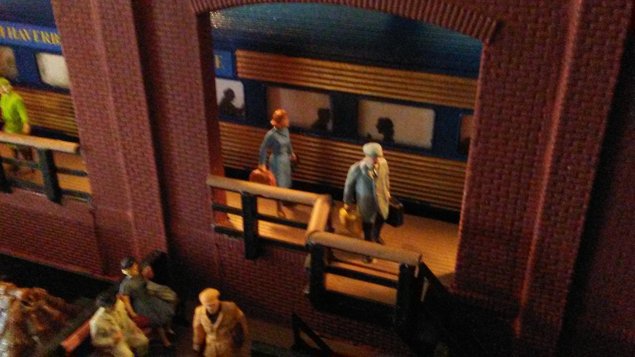 Female Passengers -- Model Railroad Figure -- HO Scale -- #2546 ...