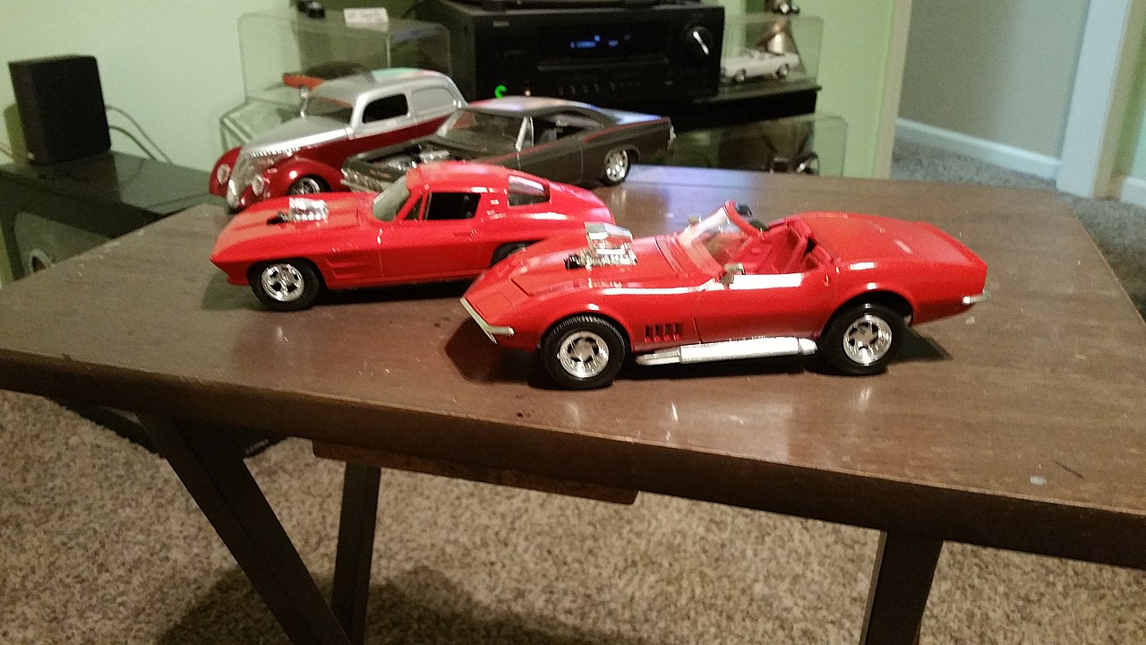1968 Corvette Roadster 2'n 1 -- Plastic Model Car Kit -- 1/25 Scale ...