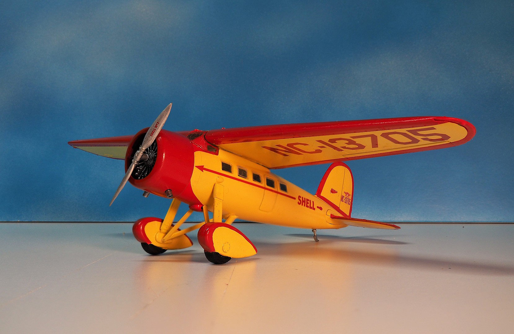 Shell Oil Lockheed Vega -- Plastic Model Airplane -- 1/48 Scale -- #950 ...